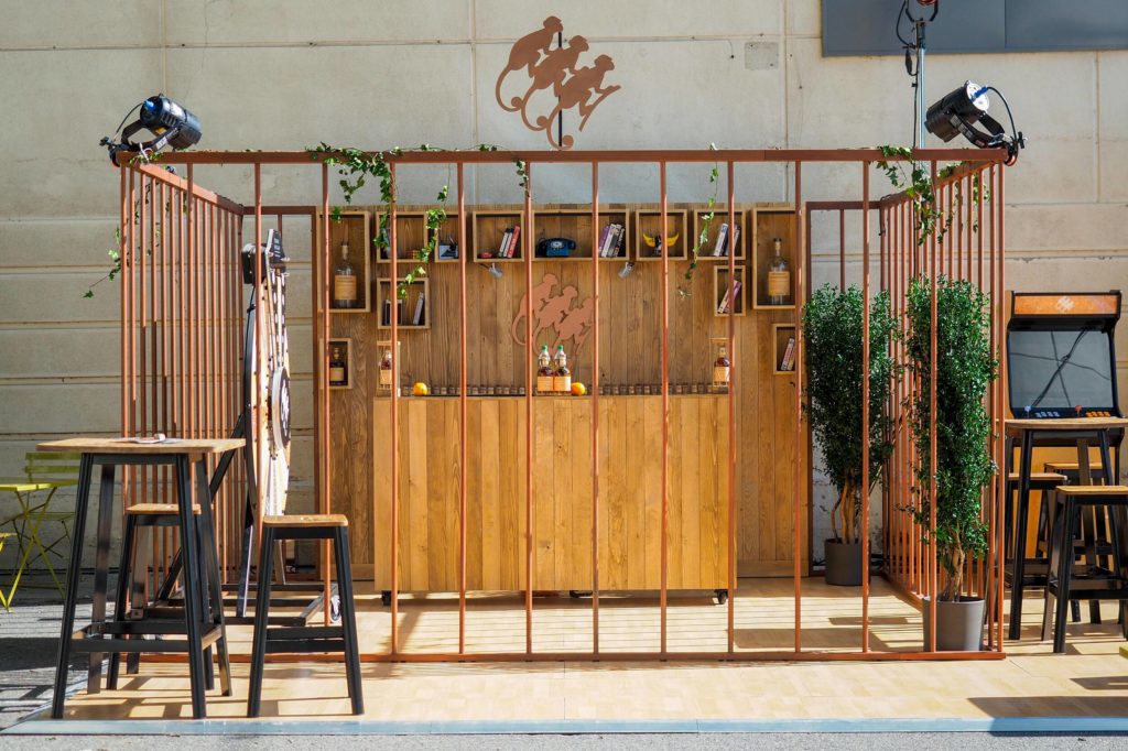 Stand Monkey Shoulder – Baraka